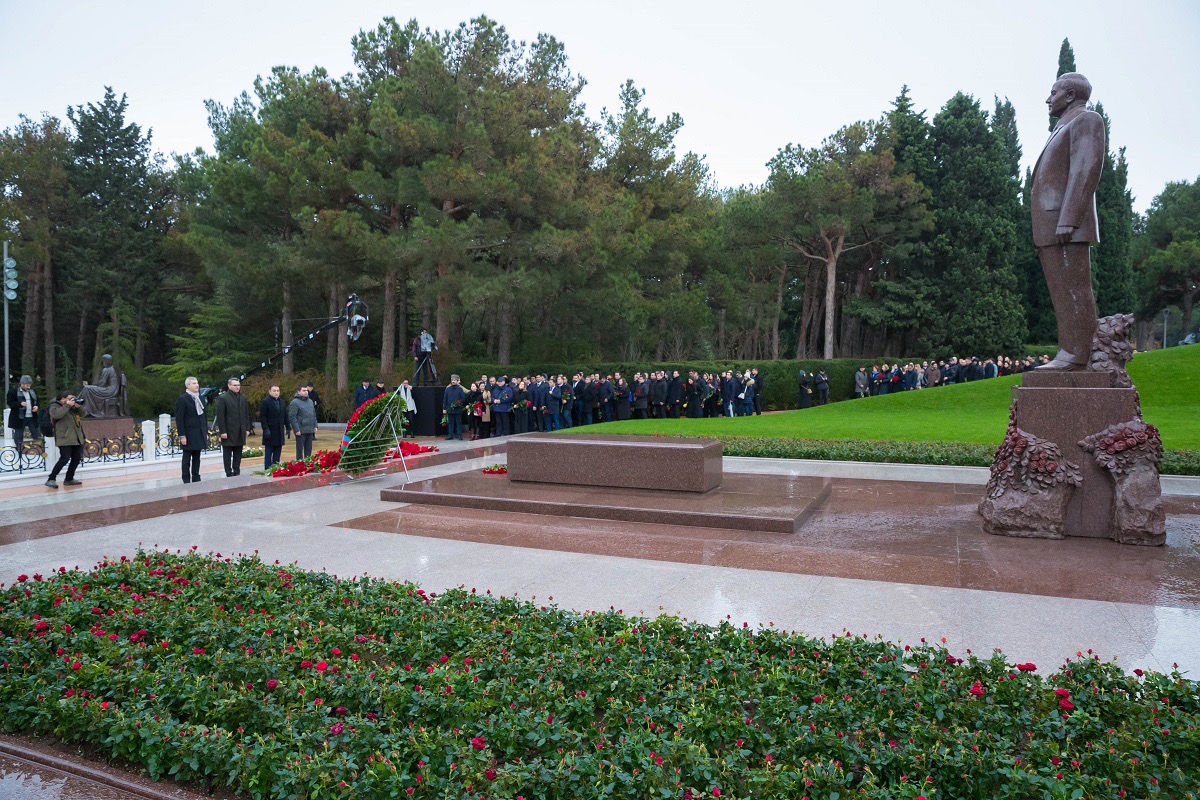 Azerbaijani state and government officials commemorated memory of National Leader Heydar Aliyev ...