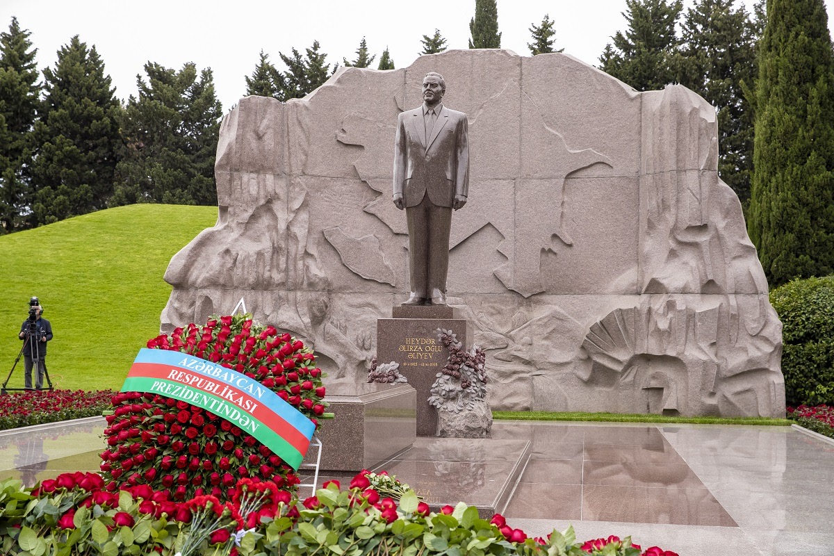 Azerbaijani state and government officials commemorated memory of National Leader Heydar Aliyev ...
